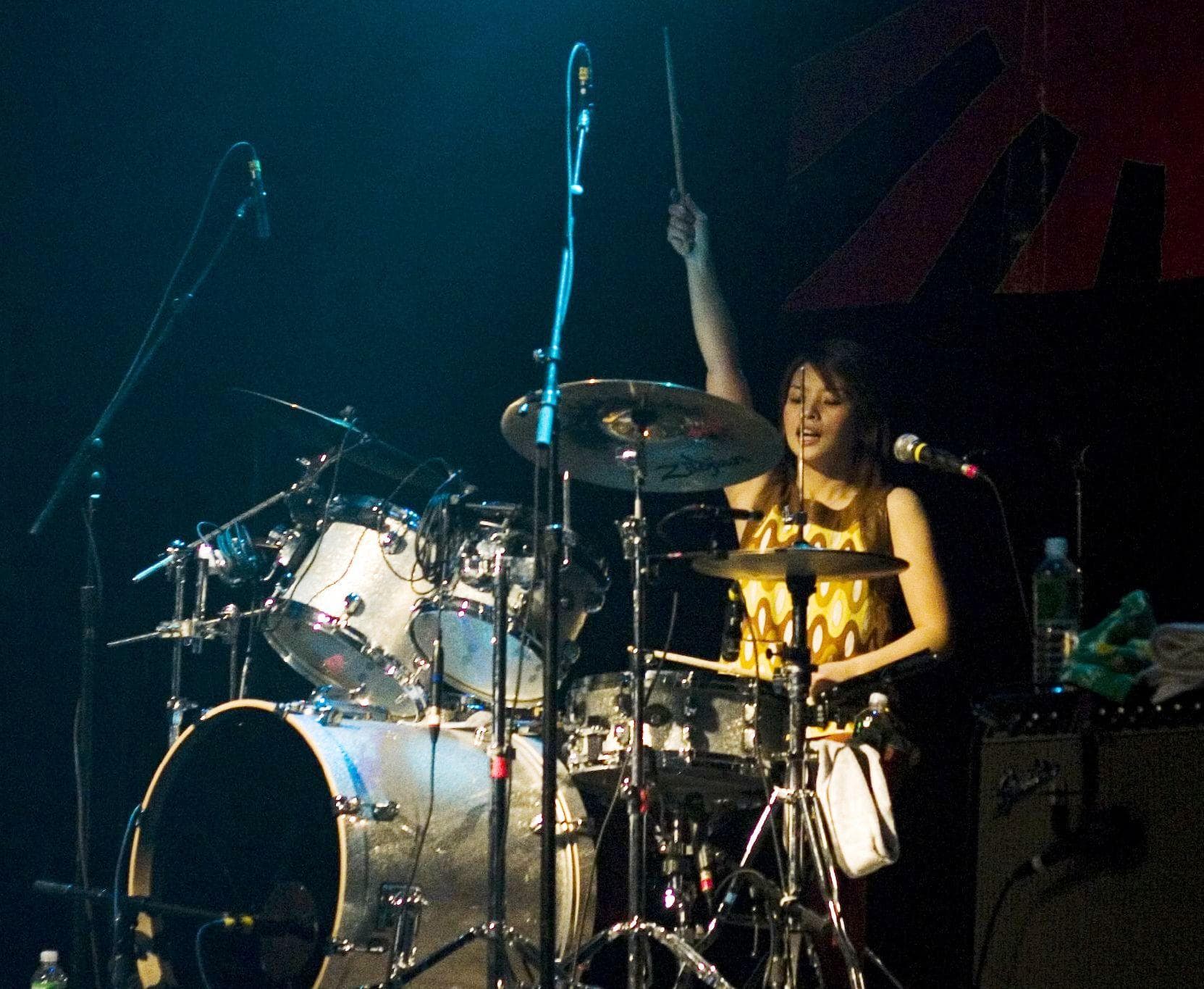 List of 25+ Famous Female Backing Vocalists