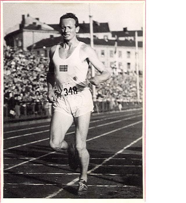 Celebrities Born in 1917 | List of Famous Men & Women Born in 1917