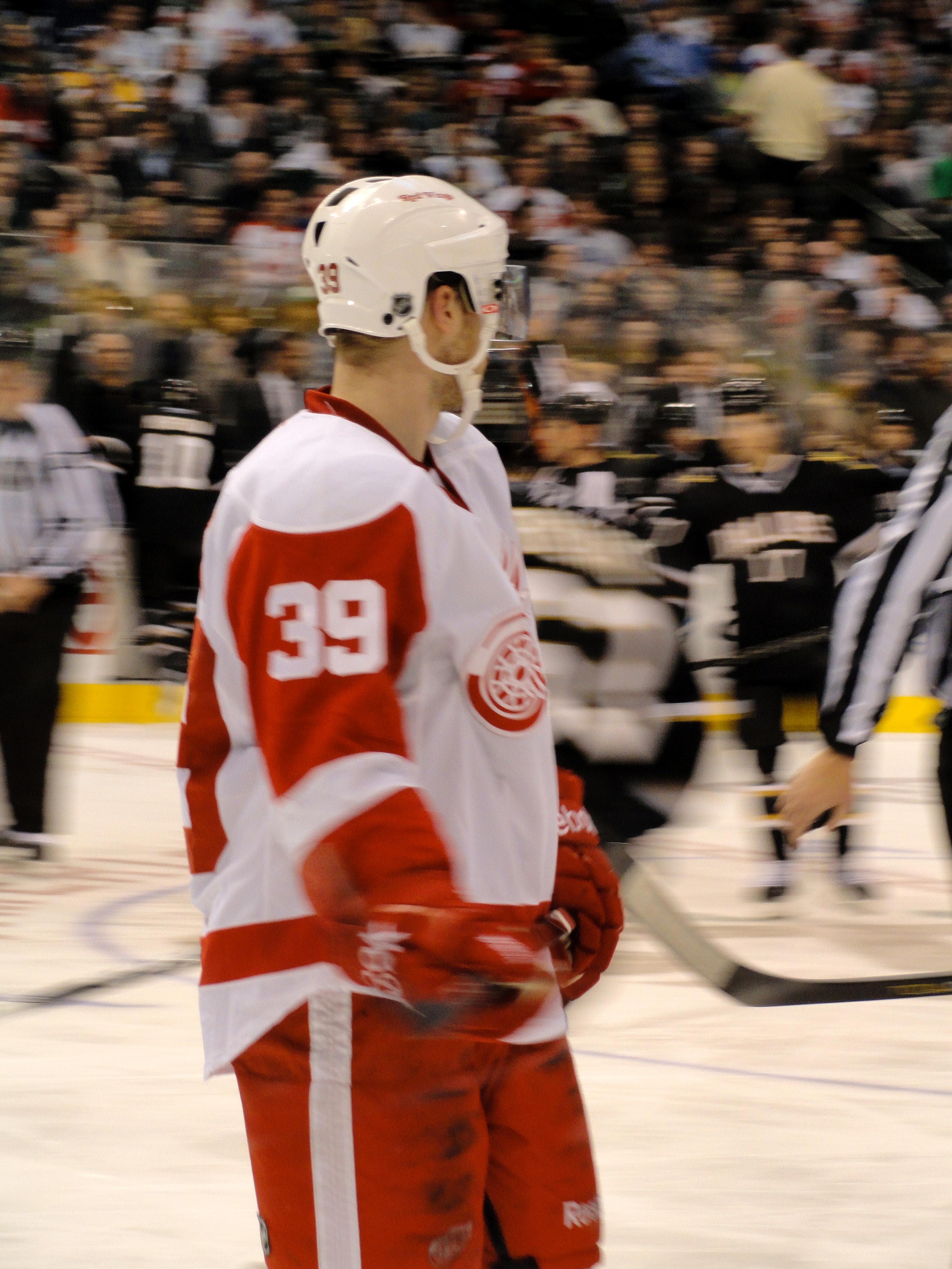 Celebrities Born in 1988 | List of Famous Men & Women Born in 1988