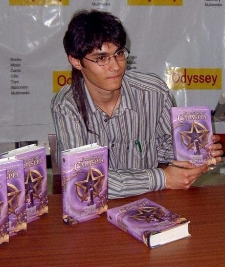 Celebrities Born in 1988 | List of Famous Men & Women Born in 1988