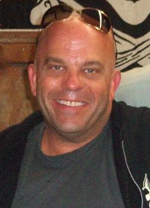 Male Celebrities Who Are 5’4" Tall