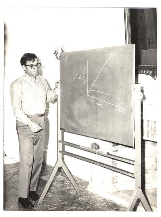 Famous Biochemists | List of the Top Well-Known Biochemists