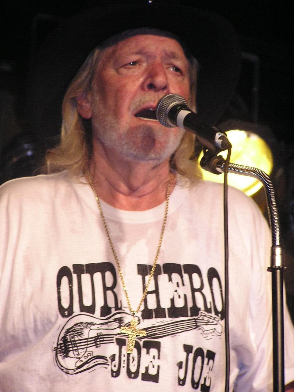 24 Country Singers Who Have Had Cancer