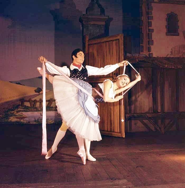 List of 100+ Famous Female Ballet Dancers