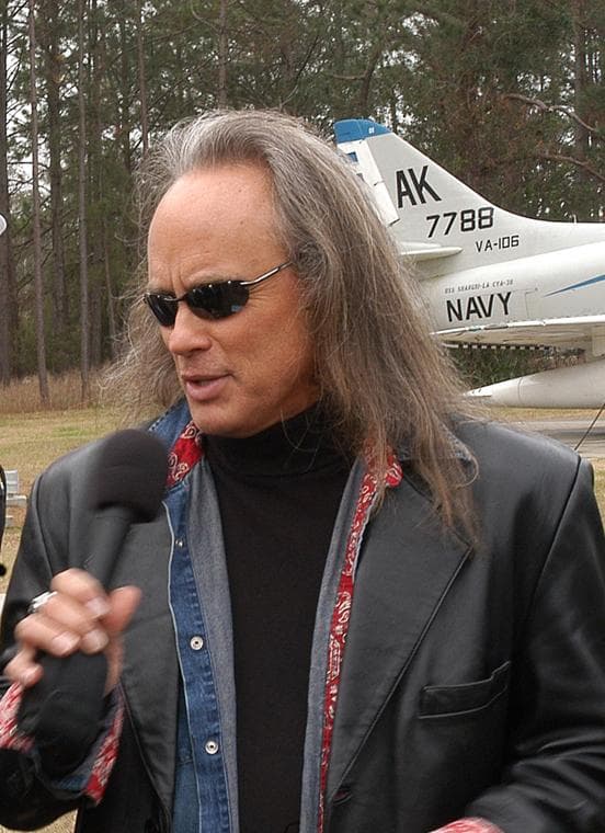 Famous Male Guitarists | List of Top Male Guitarists