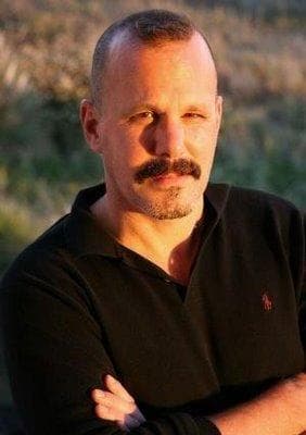 Famous Essayists | List of the Top Well-Known Essayists