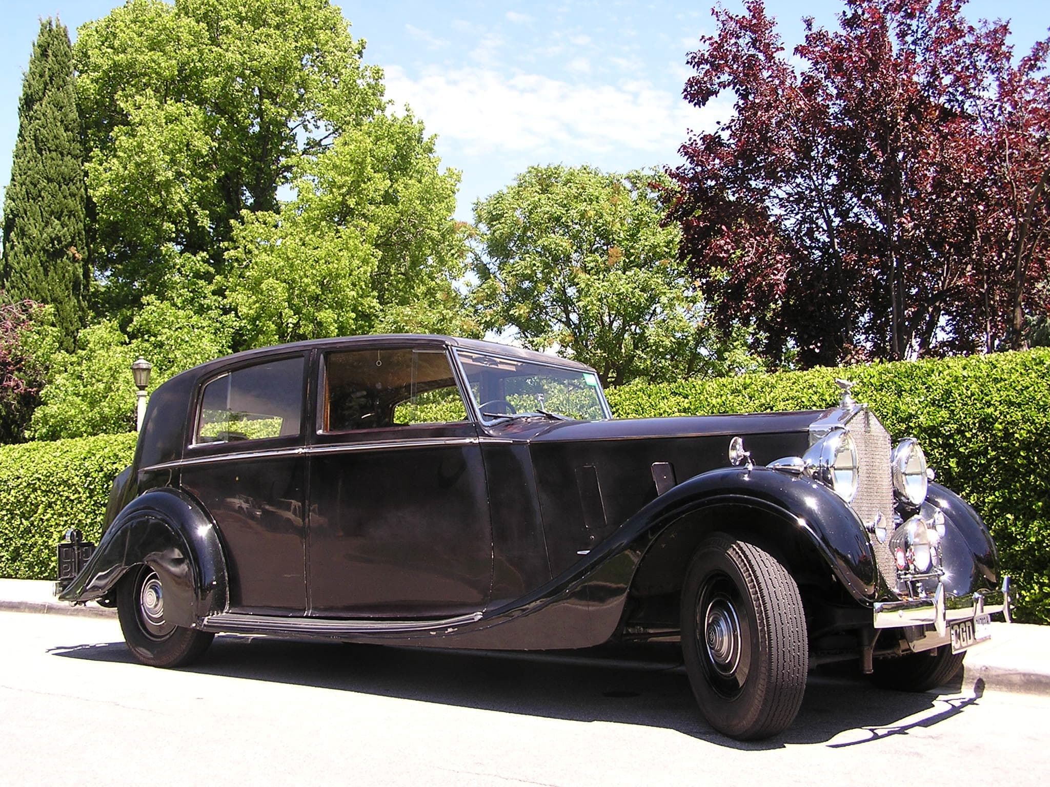 All Rolls-Royce Models: List of Rolls-Royce Cars & Vehicles (8 Items)