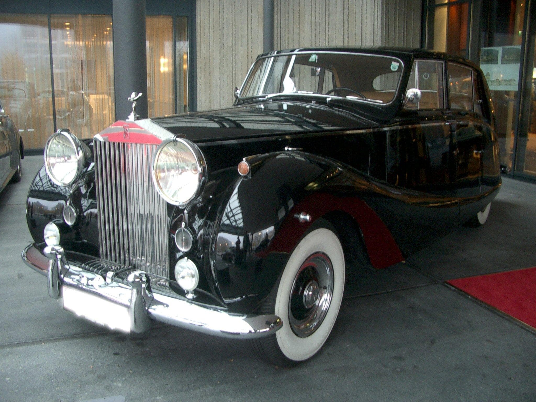 All Rolls-Royce Models: List of Rolls-Royce Cars & Vehicles (8 Items)