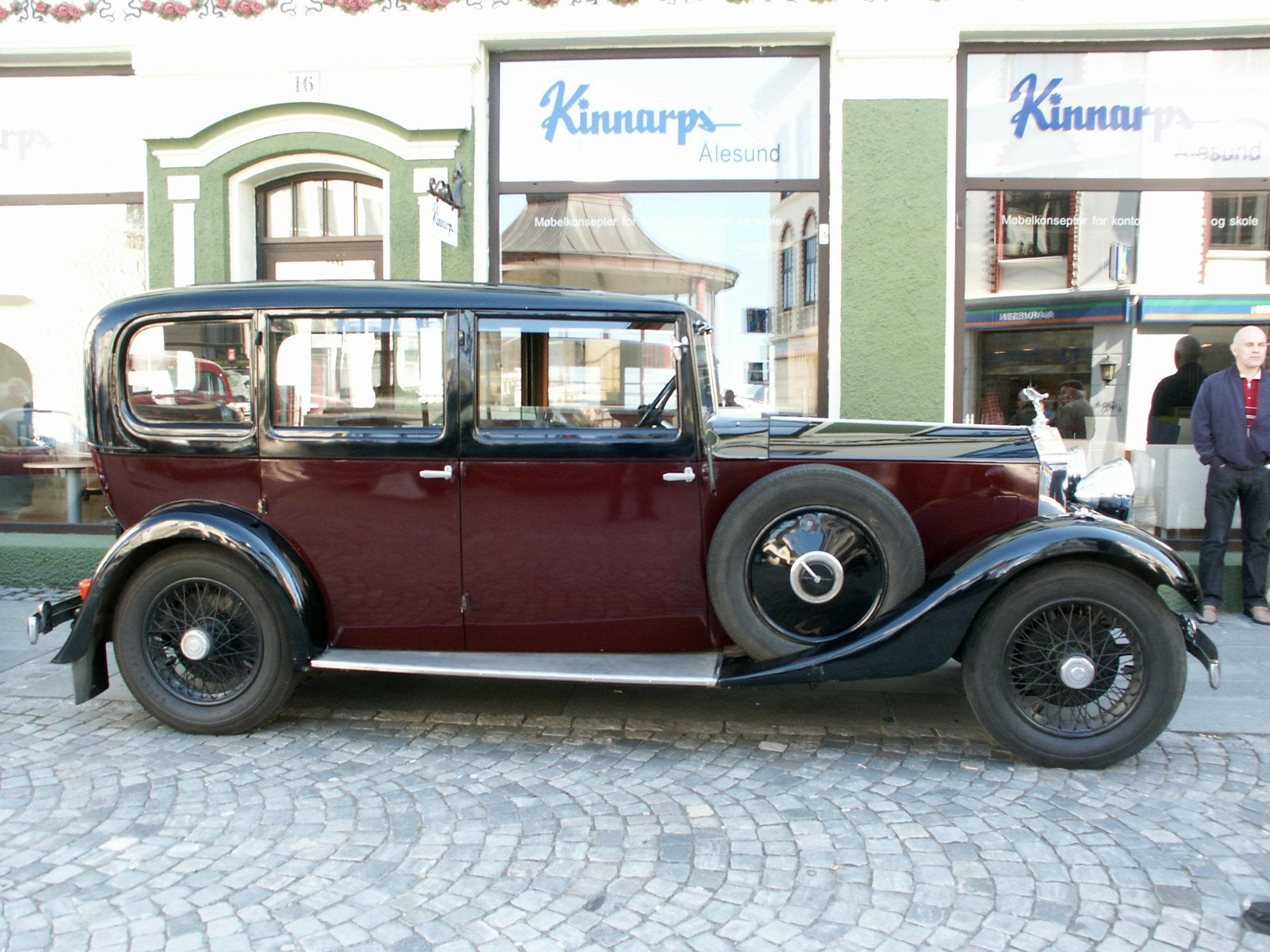 All Rolls-Royce Models: List of Rolls-Royce Cars & Vehicles (8 Items)