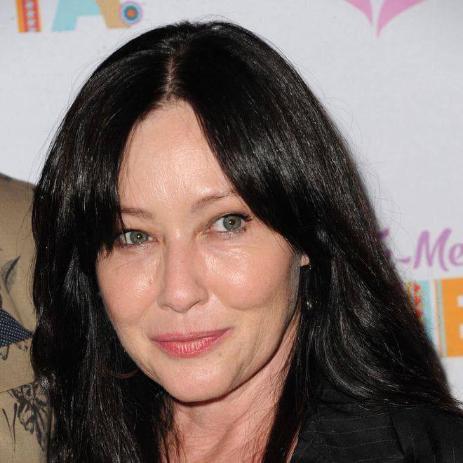 25+ Famous People Born On 4/12 | Celebrities With April 12 Birthdays