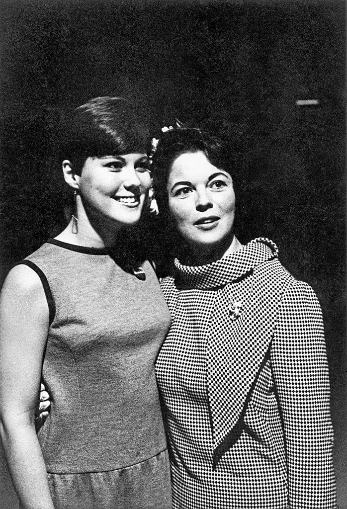 Famous Teenage Mothers | List of Celebrities Who Were Teen Moms