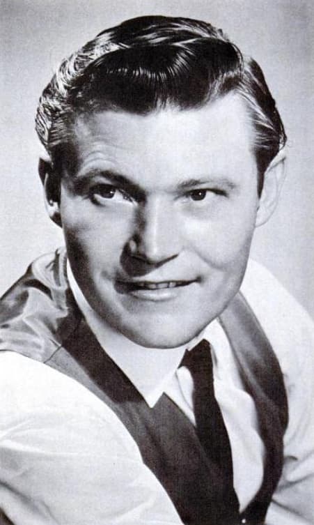 Old Singers You Didn't Realize Are Still Alive