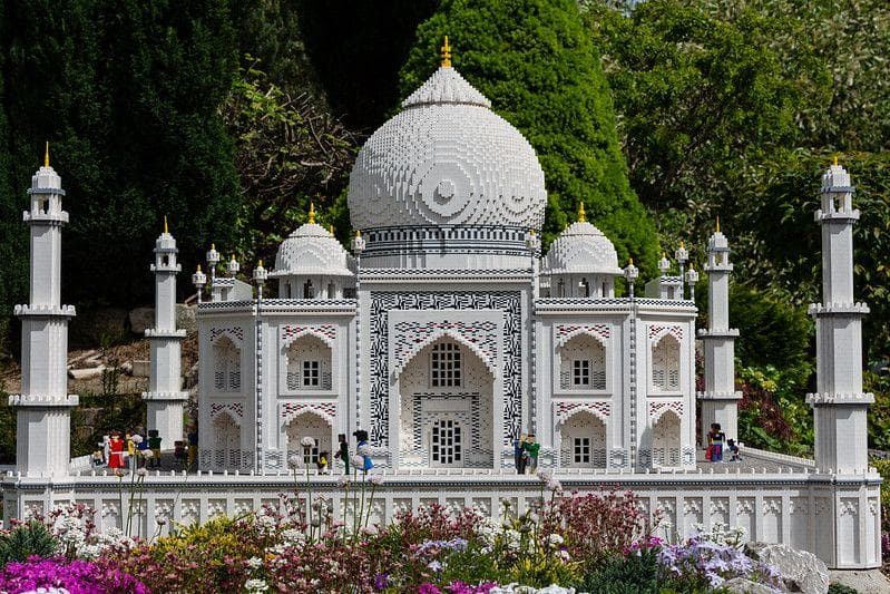 22 Amazing LEGO Versions of Famous Monuments