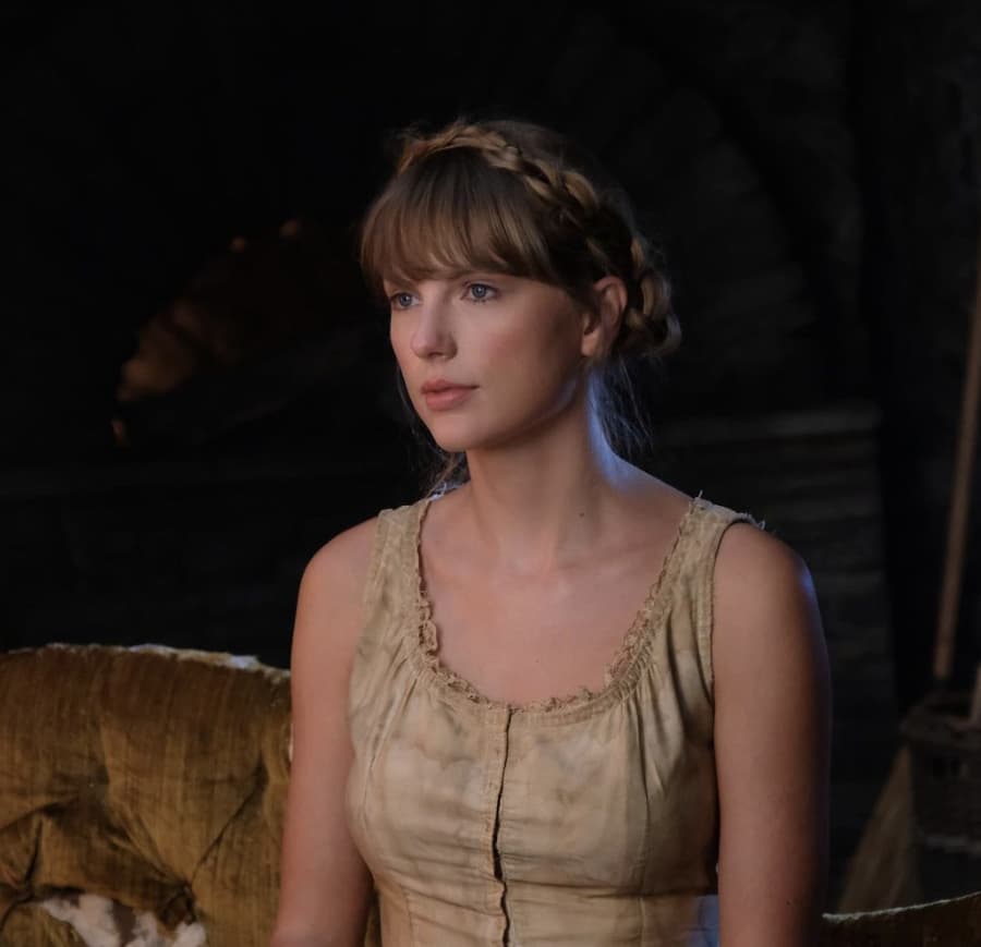Celebrities With Bad Posture