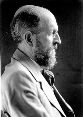 Famous Zoologists | List of the Top Well-Known Zoologists