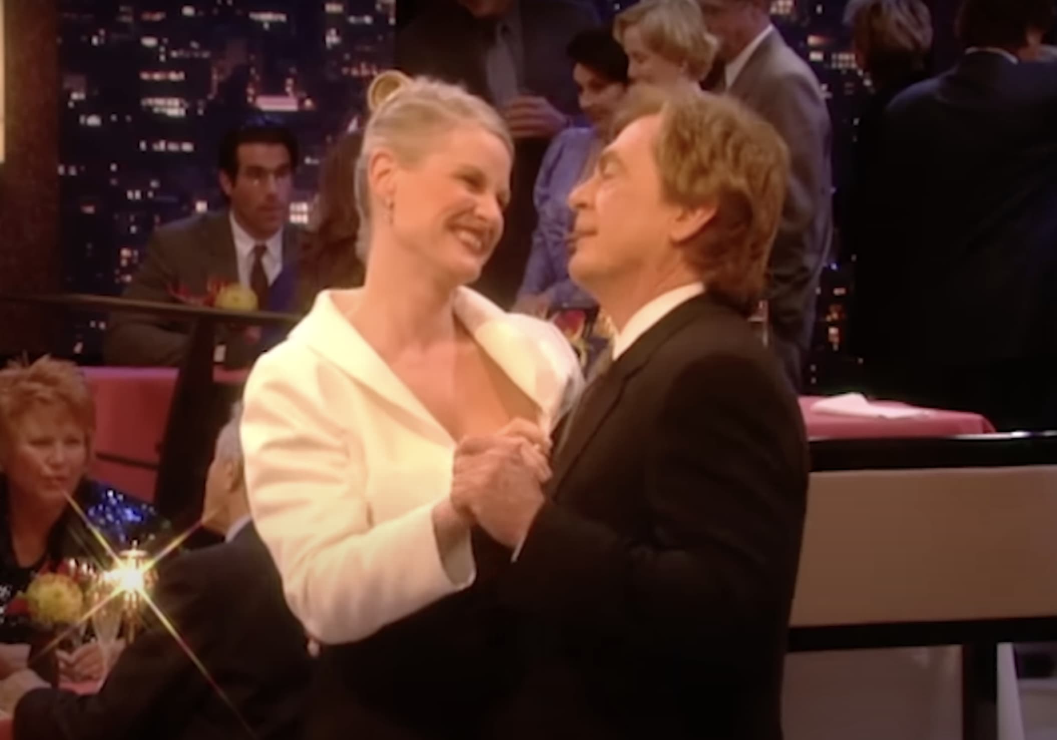 16 Chaotic Sitcom Couples We Absolutely Love