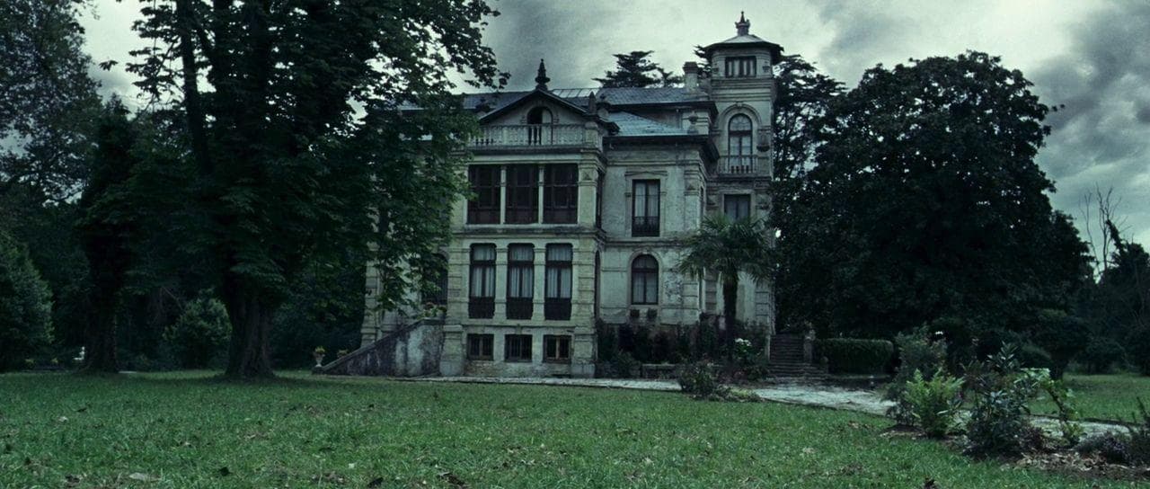 Fictional Haunted Houses You'd Totally Live In