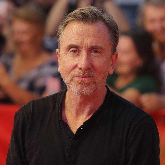 Male Celebrities Who Are 5’7" Tall