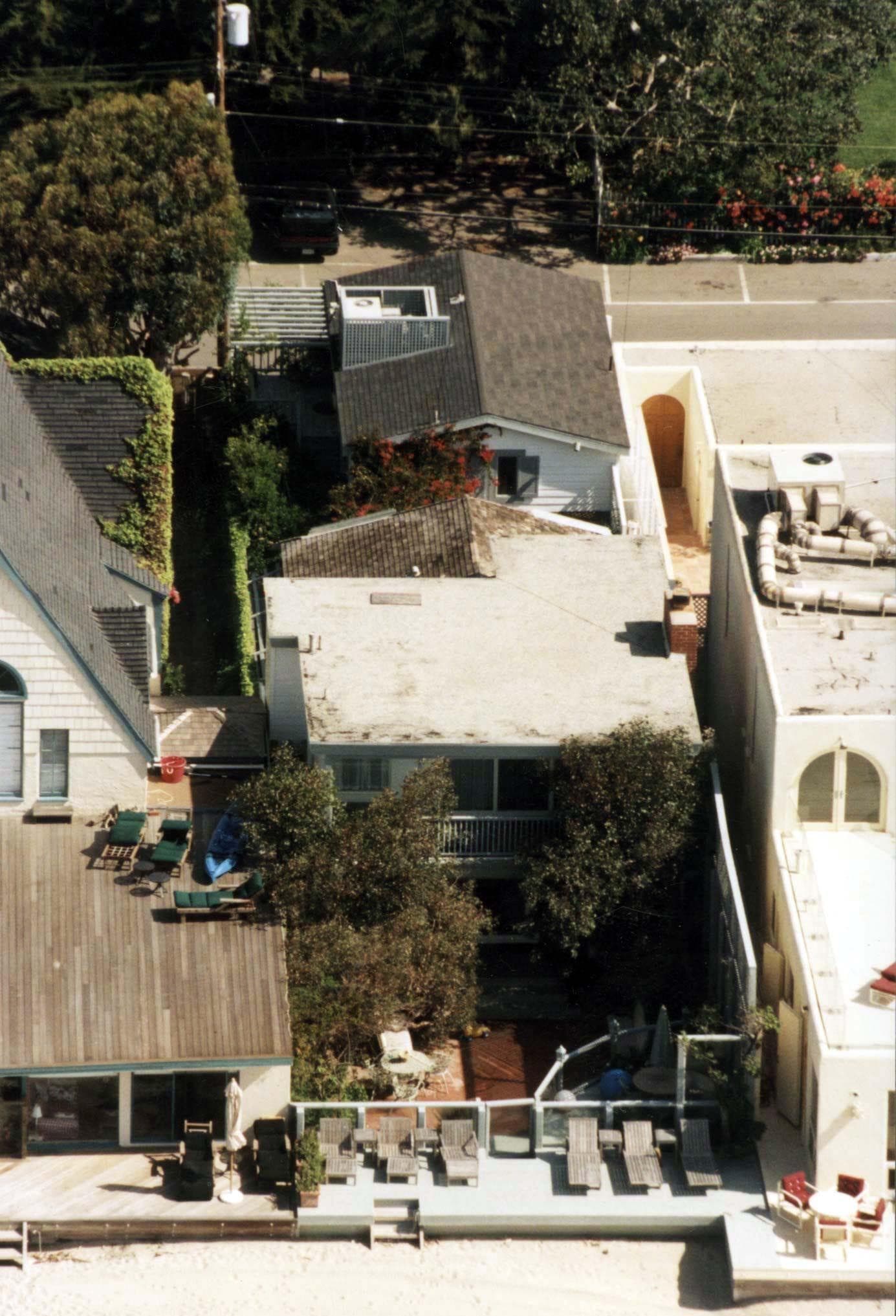 Celebrities Who Live In Malibu | List of Famous People With Homes In Malibu