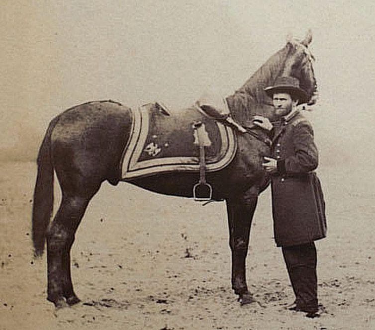 Weird History Readers Share The Funniest Historical Facts They Know
