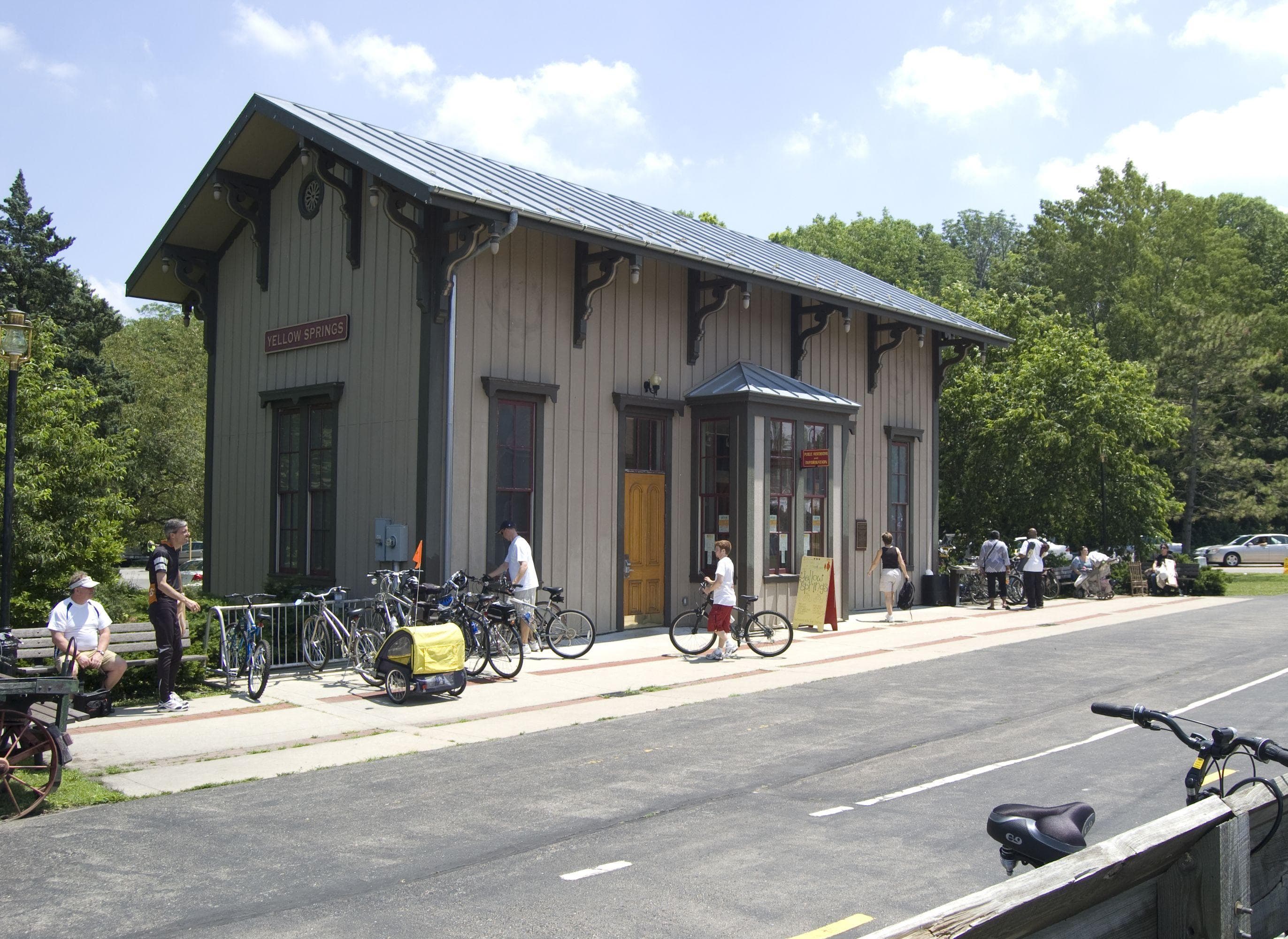 The 10 Best Small Towns To Visit In Ohio For Cute Local Charm