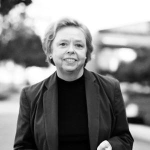 Famous Newscasters | List of the Top Well-Known Newscasters