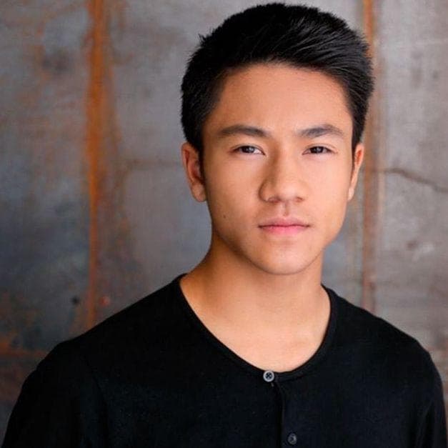 Celebrities Born in 1995 | List of Famous Men & Women Born in 1995