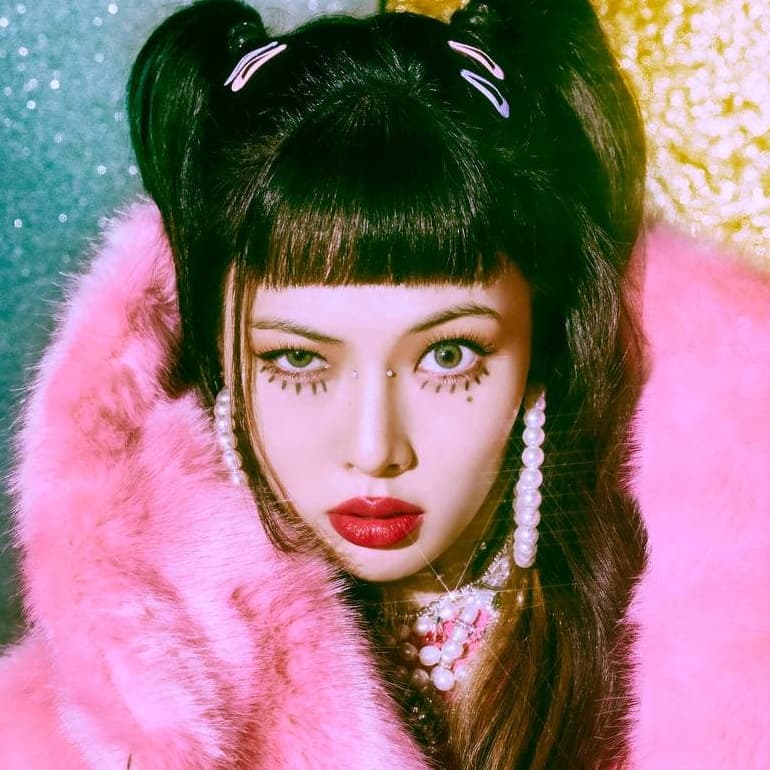 Celebrities Born in 1992 | List of Famous Men & Women Born in 1992