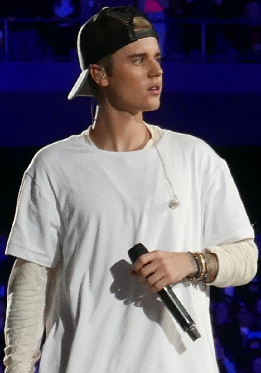 28 Celebrities Rumored To Have Famously Big Members