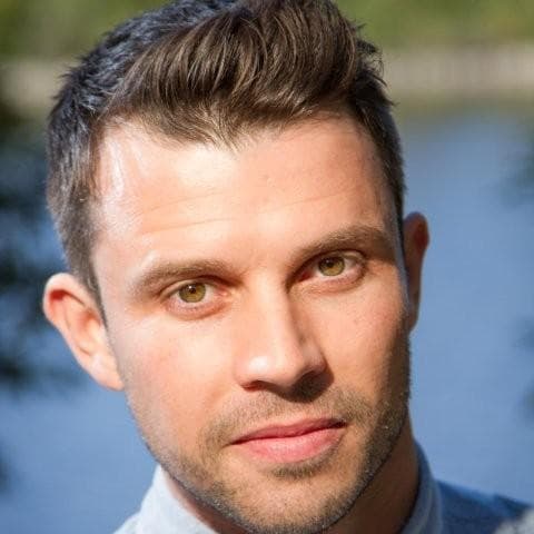 The Royal Cast | List of All The Royal Actors and Actresses