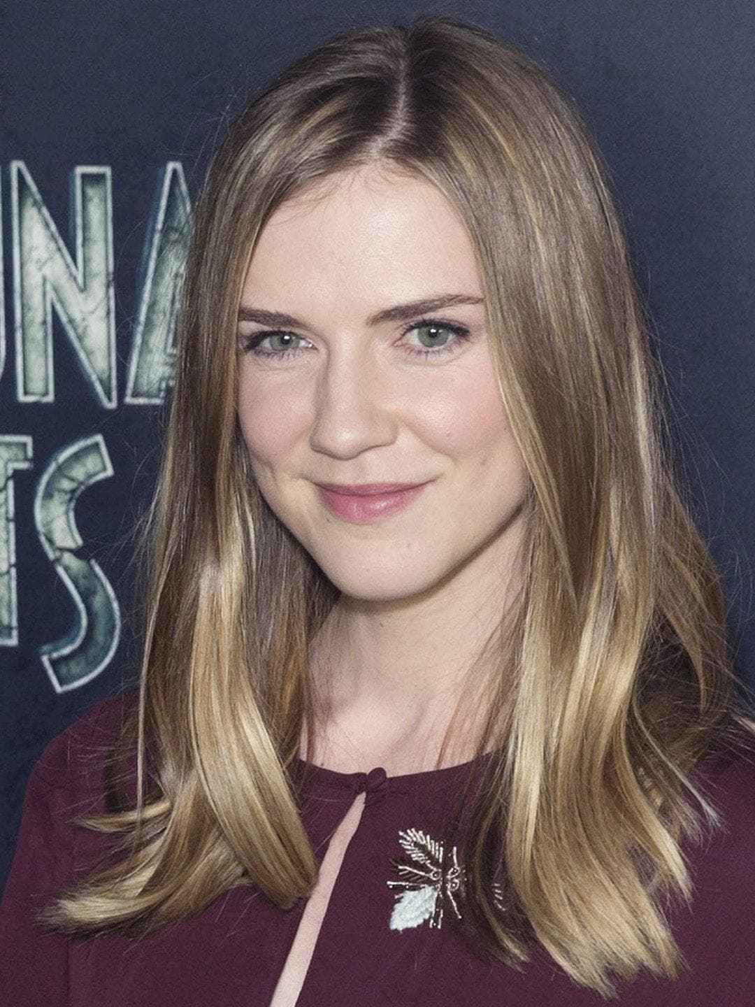 Hottest Canadian Actresses: List of Beautiful Celebrities from Canada