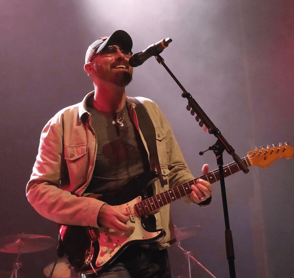 23 Country Stars Who Finished College