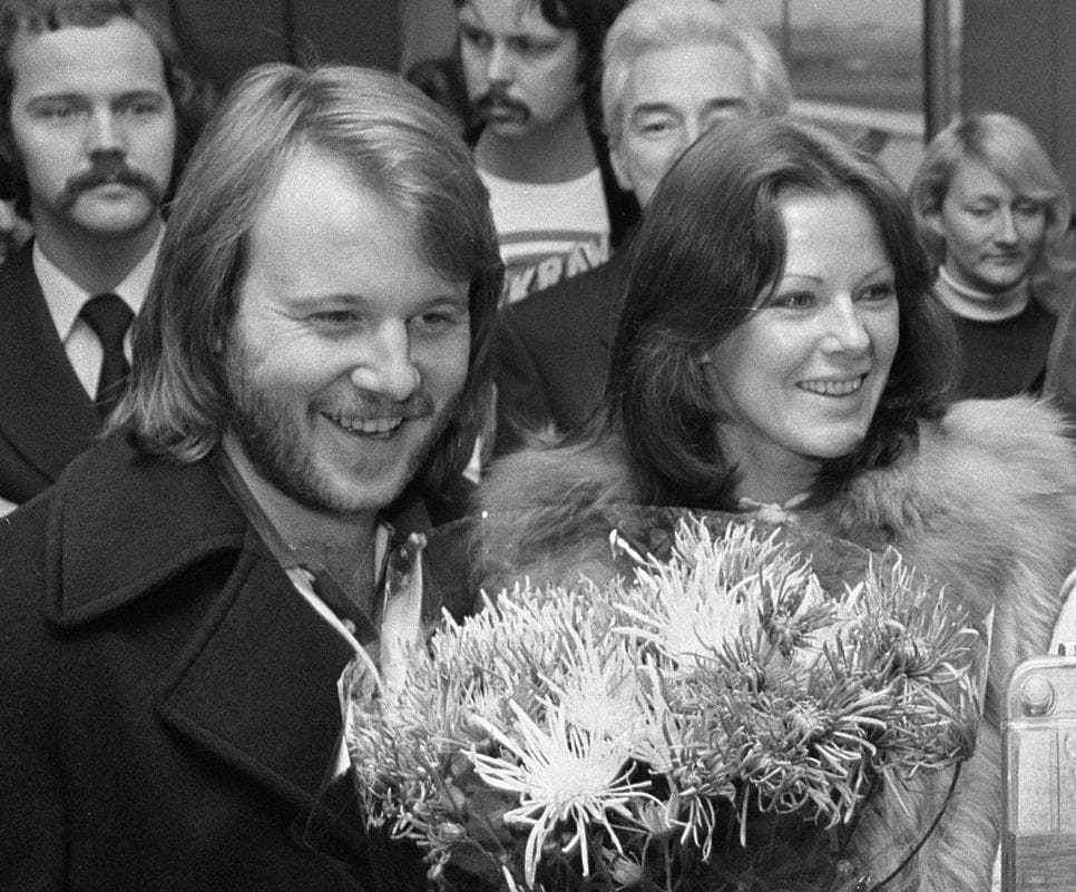 Famous Rock Couples | List of Rockstar Couples