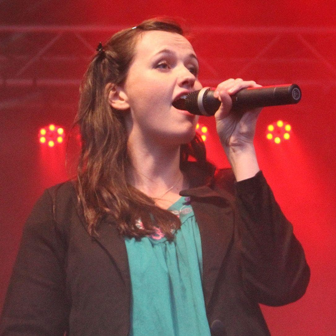 Famous Singers from Iceland | List of Top Icelandic Singers