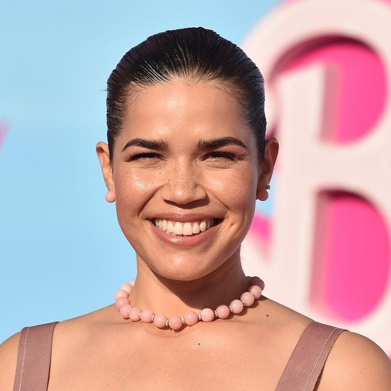 Female Celebrities Who Are 5’0" Tall