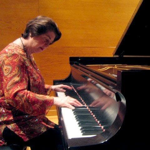 Famous Female Pianists | List of Top Female Pianists