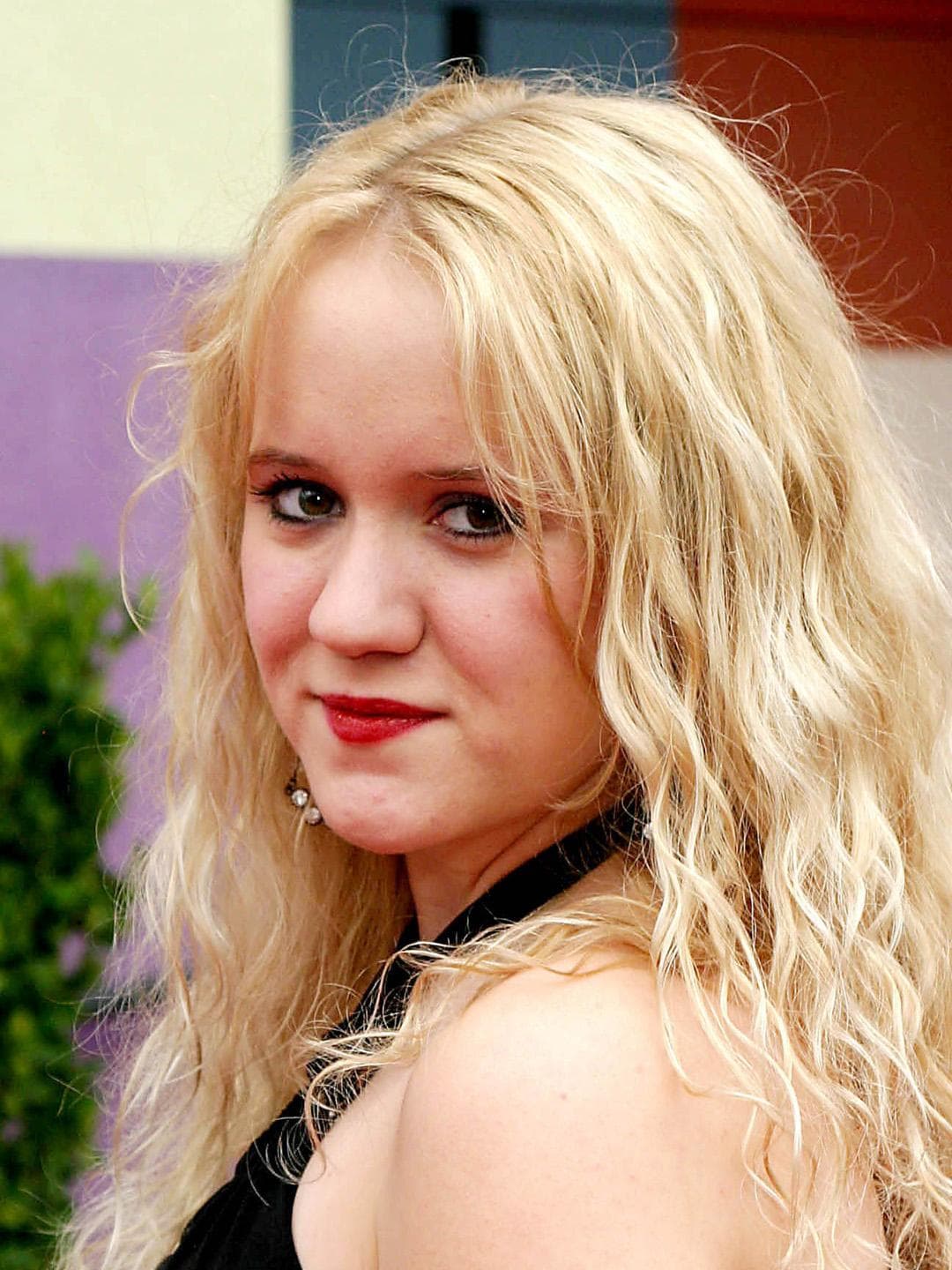 Celebrities Born in 1987 | List of Famous Men & Women Born in 1987