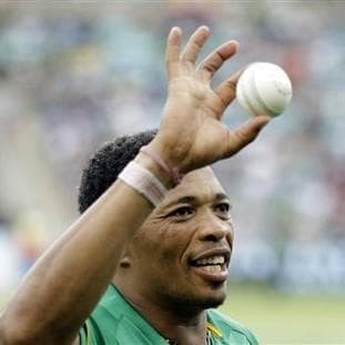 Celebrities Born in 1977 | List of Famous Men & Women Born in 1977