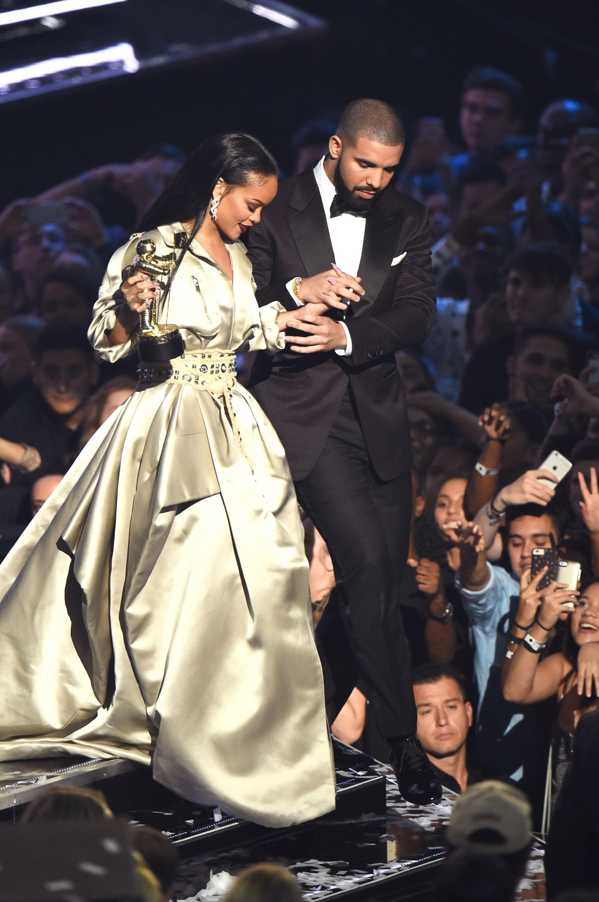 Rihanna Boyfriends | List of People Rihanna Has Dated