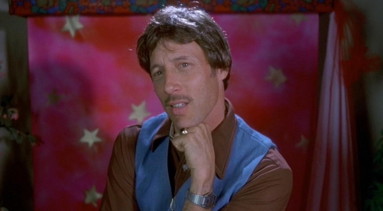 ModelMayhem.com - Photographers, please don't use this cue.