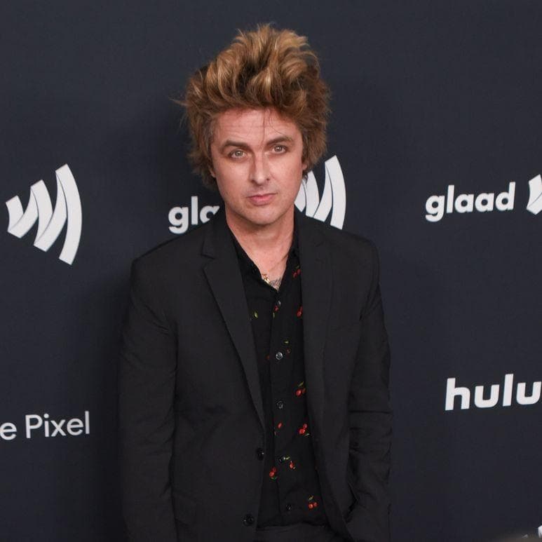 Male Celebrities Who Are 5’7" Tall