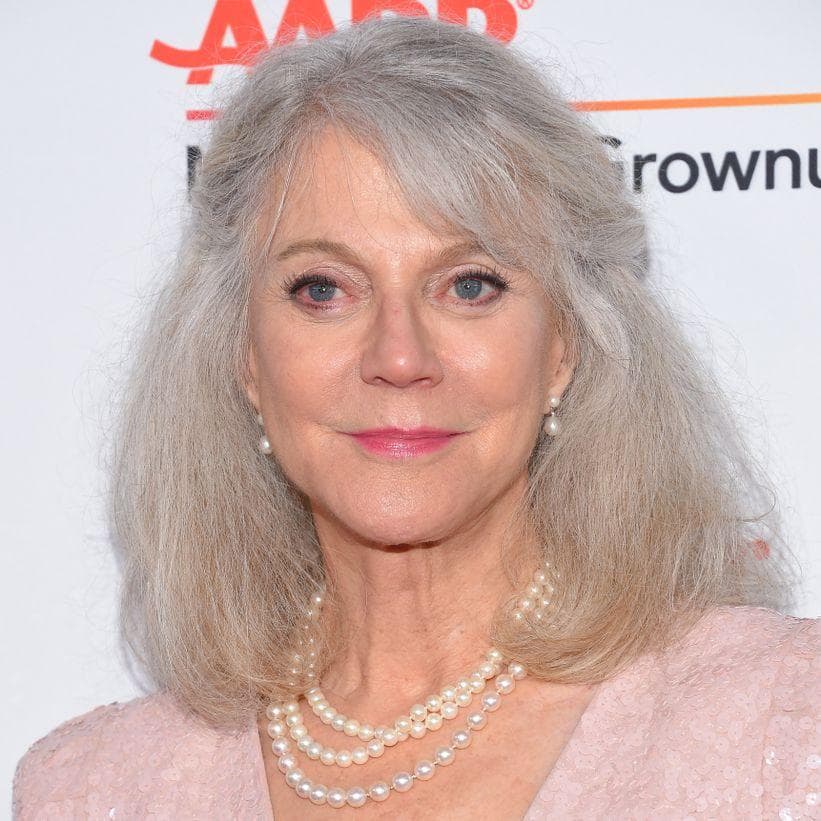 Female Celebrities Who Are 5’7" Tall