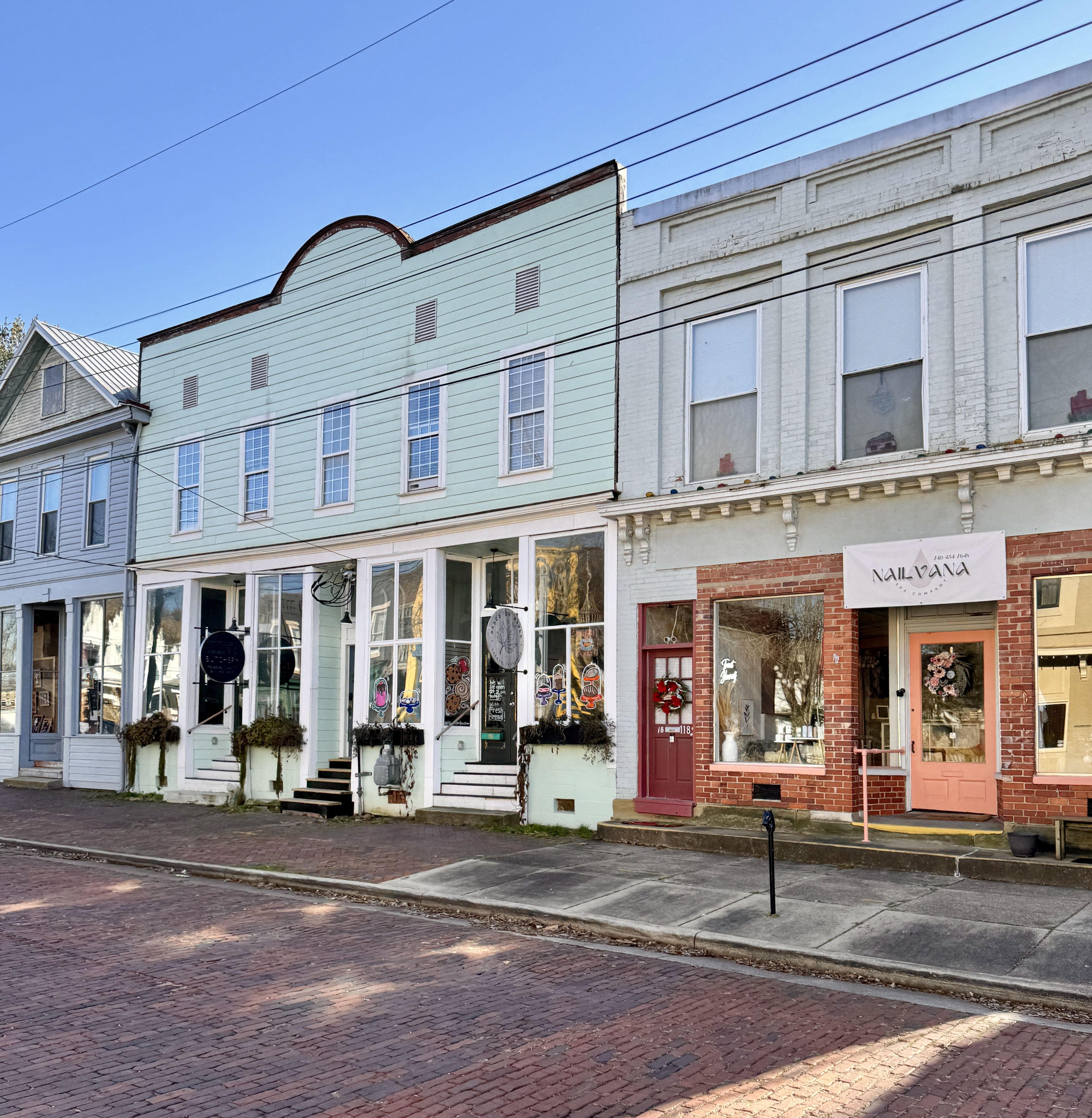 The 10 Best Small Towns To Visit In Ohio For Cute Local Charm
