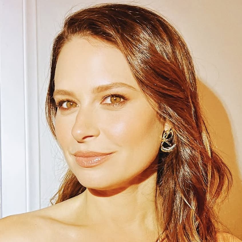 The 25+ Most Hottest Female Podcasters (With Photos)