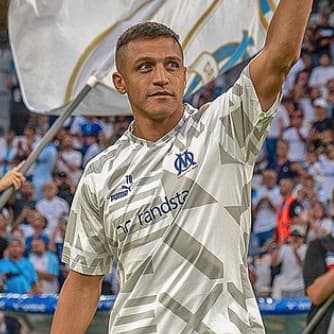 Male Celebrities Who Are 5’5" Tall