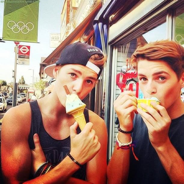 Celebrities Born in 1993 | List of Famous Men & Women Born in 1993