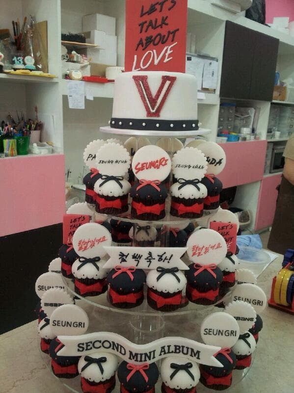 Cakes Kpop Idols Received from Their Fans