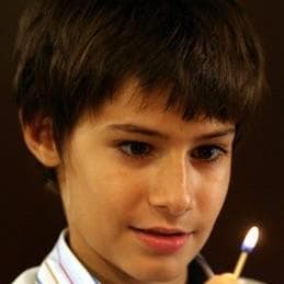 Celebrities Born in 1997 | List of Famous Men & Women Born in 1997