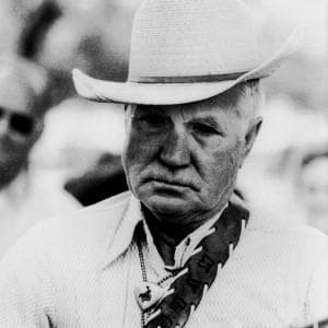 Famous Luthiers | List of the Top Well-Known Luthiers