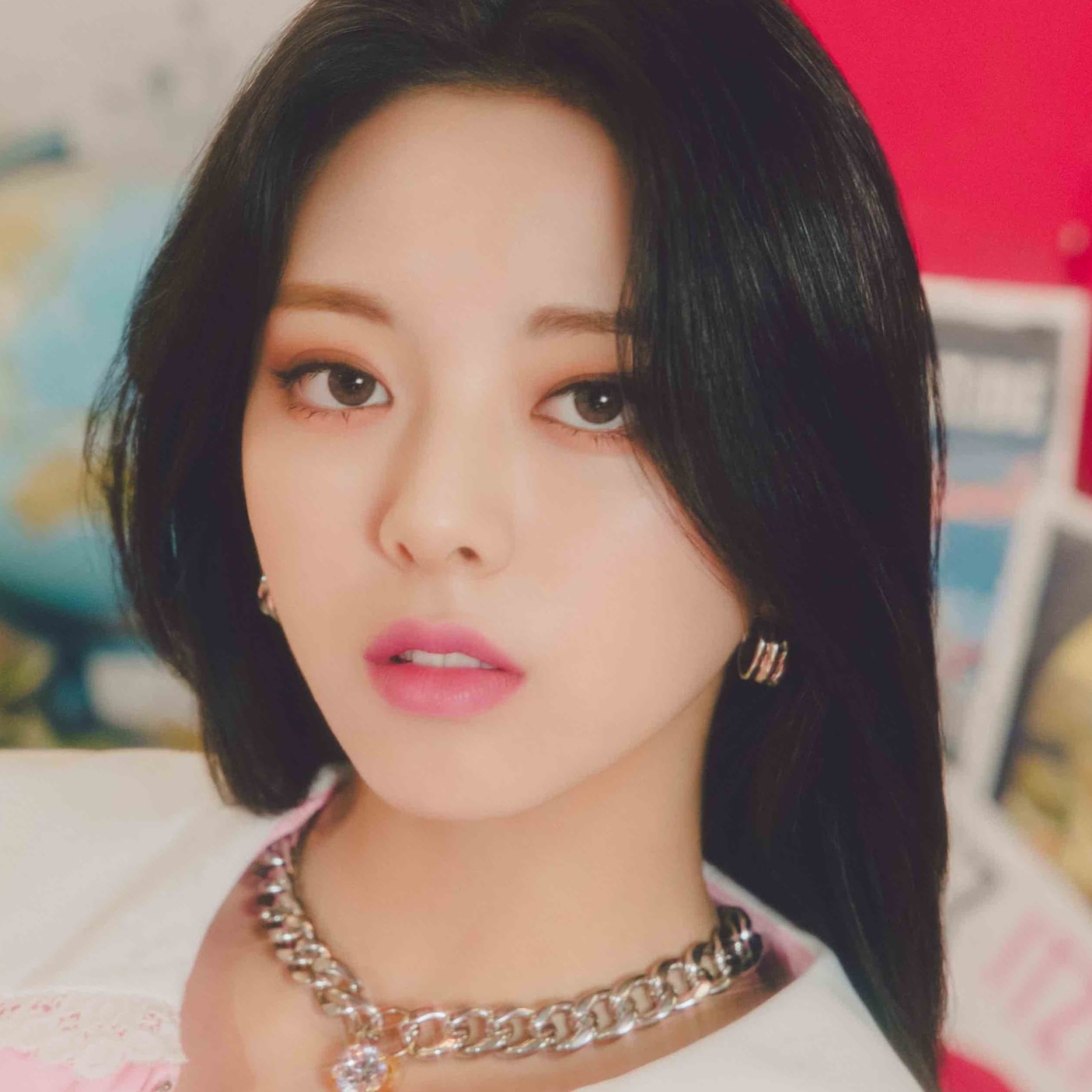 14 Female Kpop Idols Born In 2003